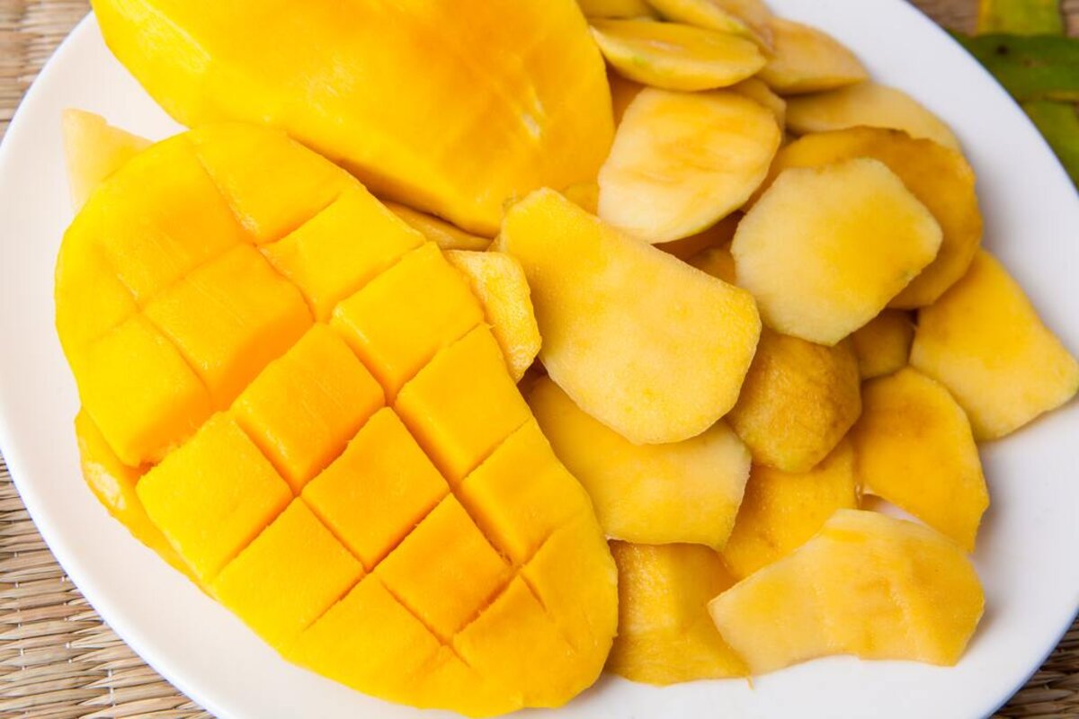 7(+1) buoni motivi per mangiare il mango, tra benefici e proprietà