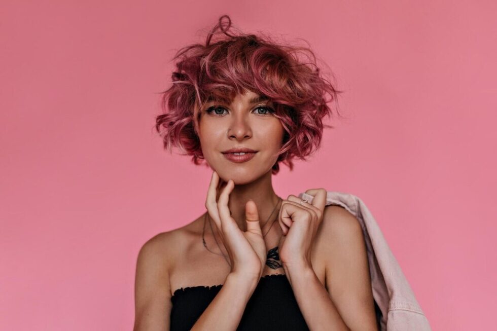Colore capelli corti e cortissimi: come valorizzarli con la tinta