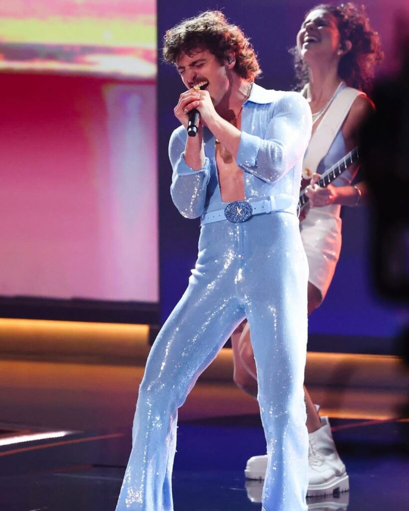 Chi è Benson Boone: cantante e acrobata, amatissimo dalla Gen Z