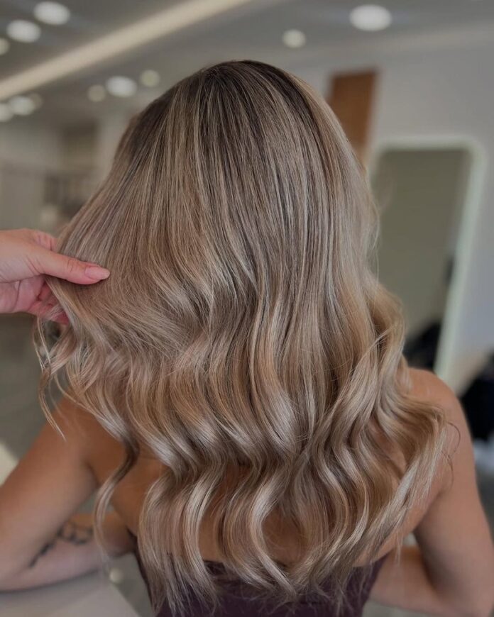Capelli biondo scuro: 5 tonalità da provare - ClioMakeUp